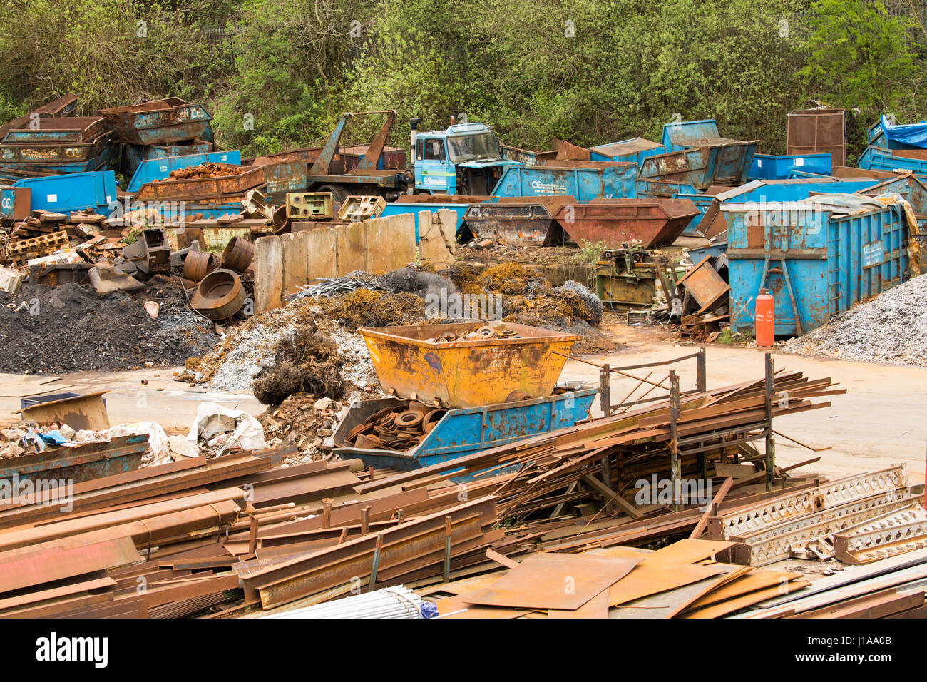 Scrap yard crane hi-res stock photography and images - Alamy