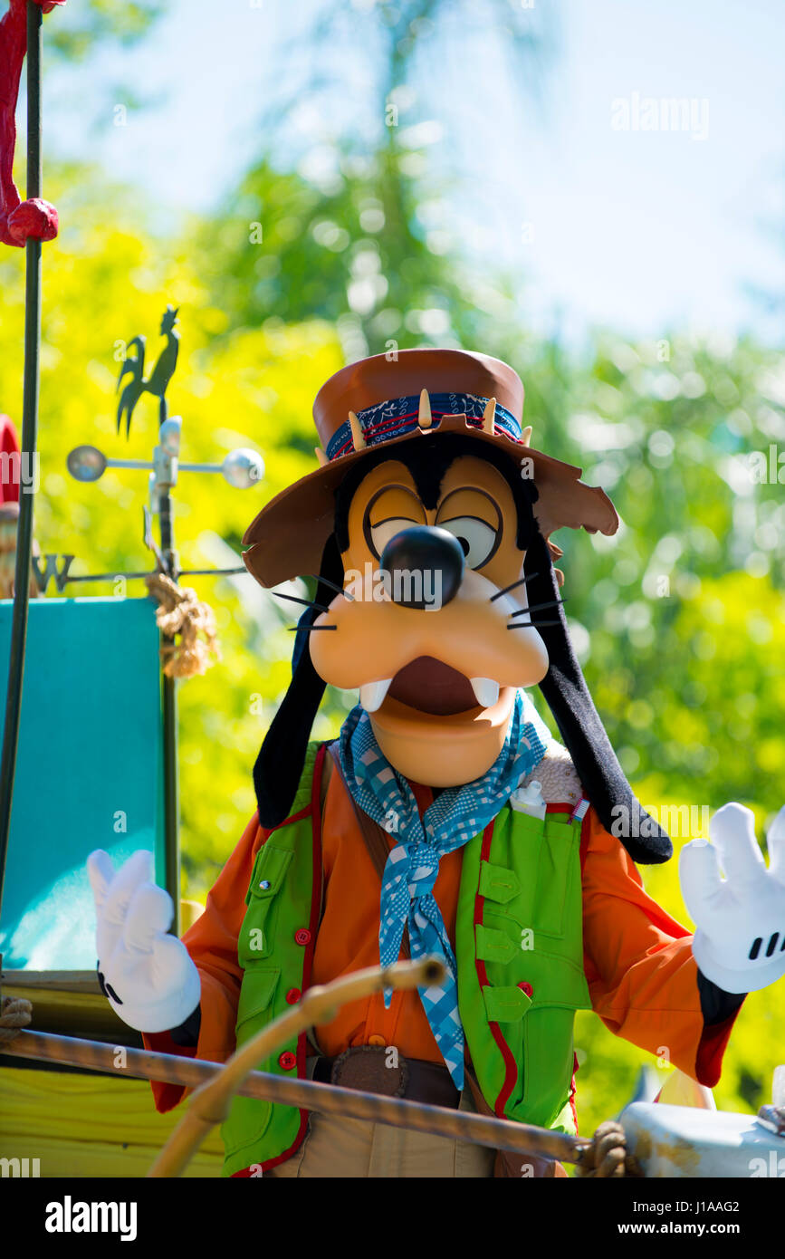 Walt Disney World characters Stock Photo - Alamy