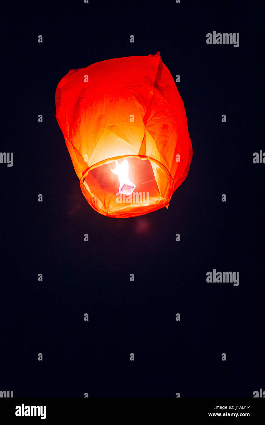 Sky lanterns, flying lanterns, floating lanterns, hot-air balloons ...