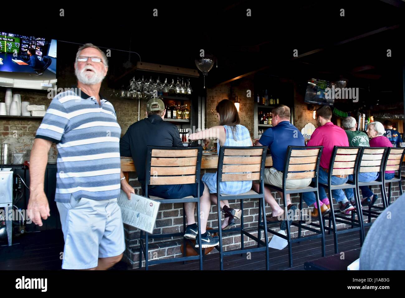 Bar seating hi-res stock photography and images - Alamy