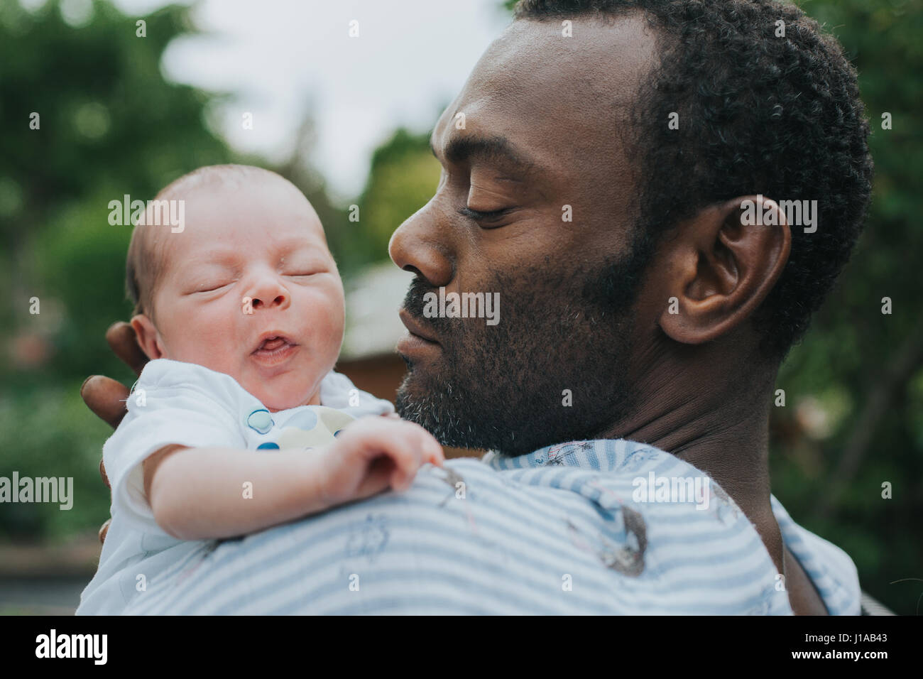 Newborn baby hi-res stock photography and images - Alamy