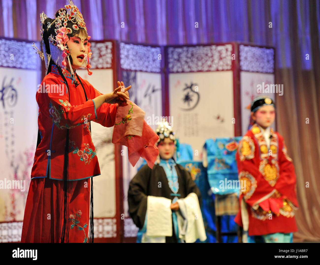 Cangzhou, China's Hebei Province. 19th Apr, 2017. Students perform "Ha ...