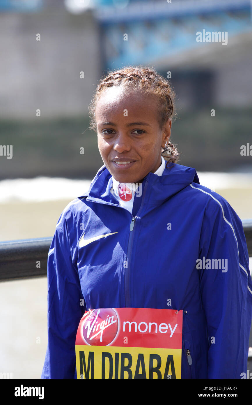 Tower Bridge, London, UK. 19th Apr, 2017. Mare Dibaba (Ethiopia ...