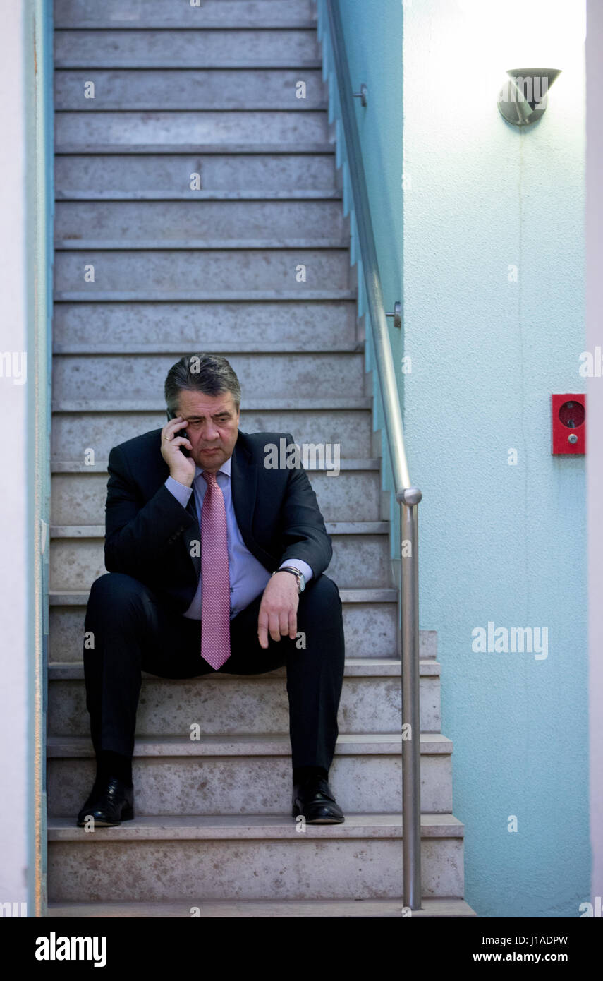 Embassy baghdad hi-res stock photography and images - Alamy