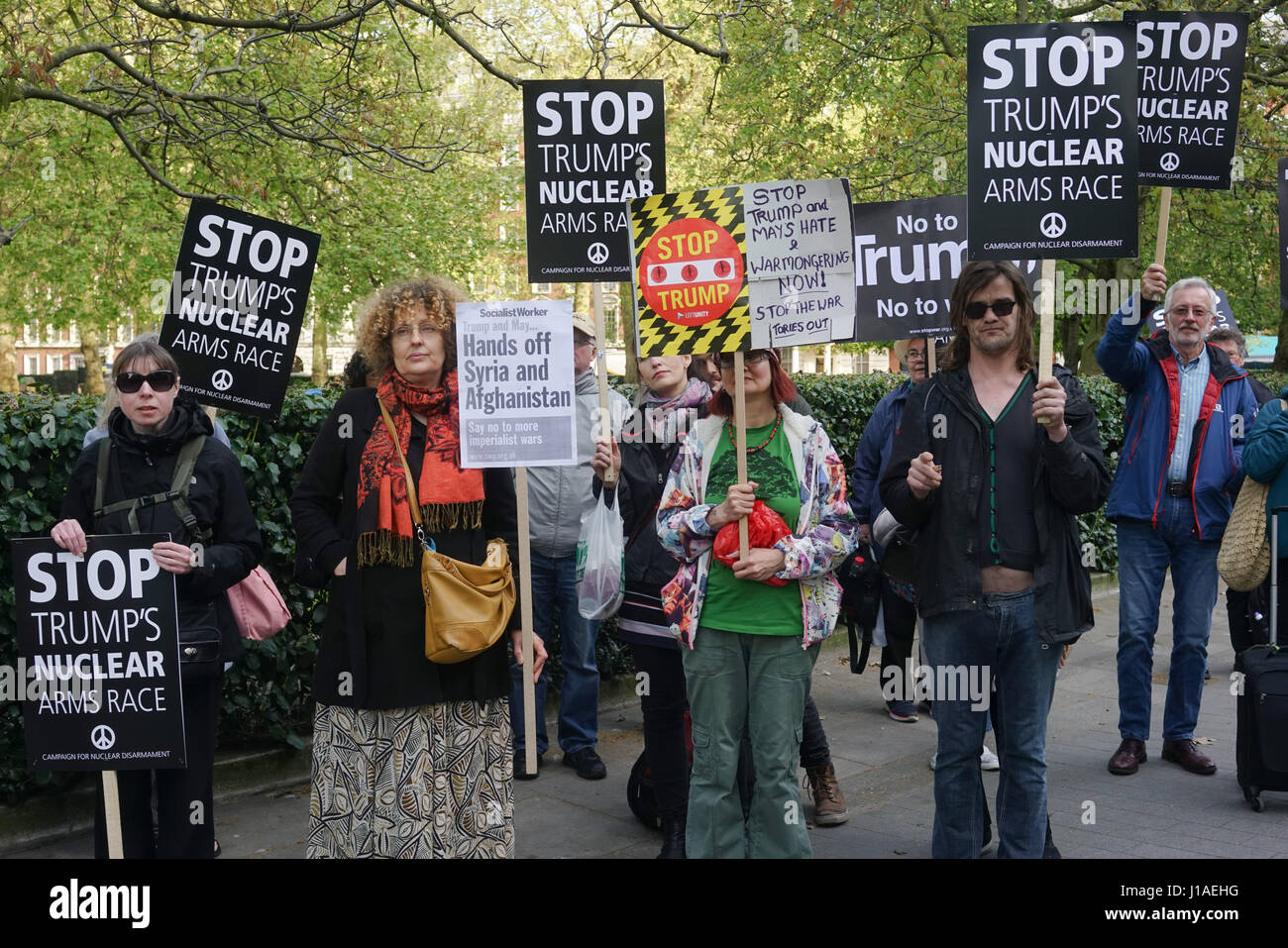 US Embassy, London, England, UK. 19th Apr, 2017. Stop the War Coalition ...