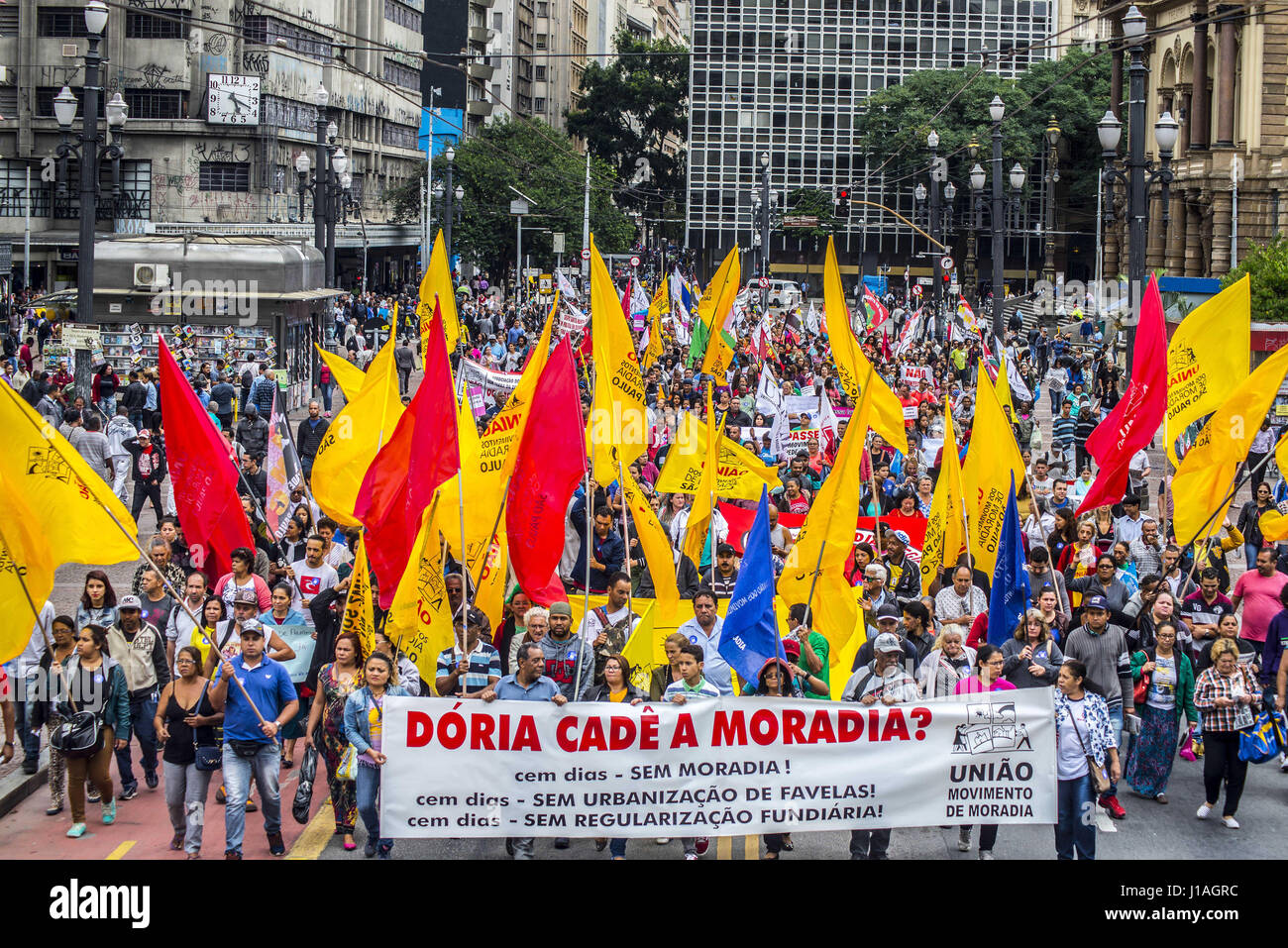 Sao Paulo, Brazil, 19th Apr, 2017. Members of struggle for housing ...