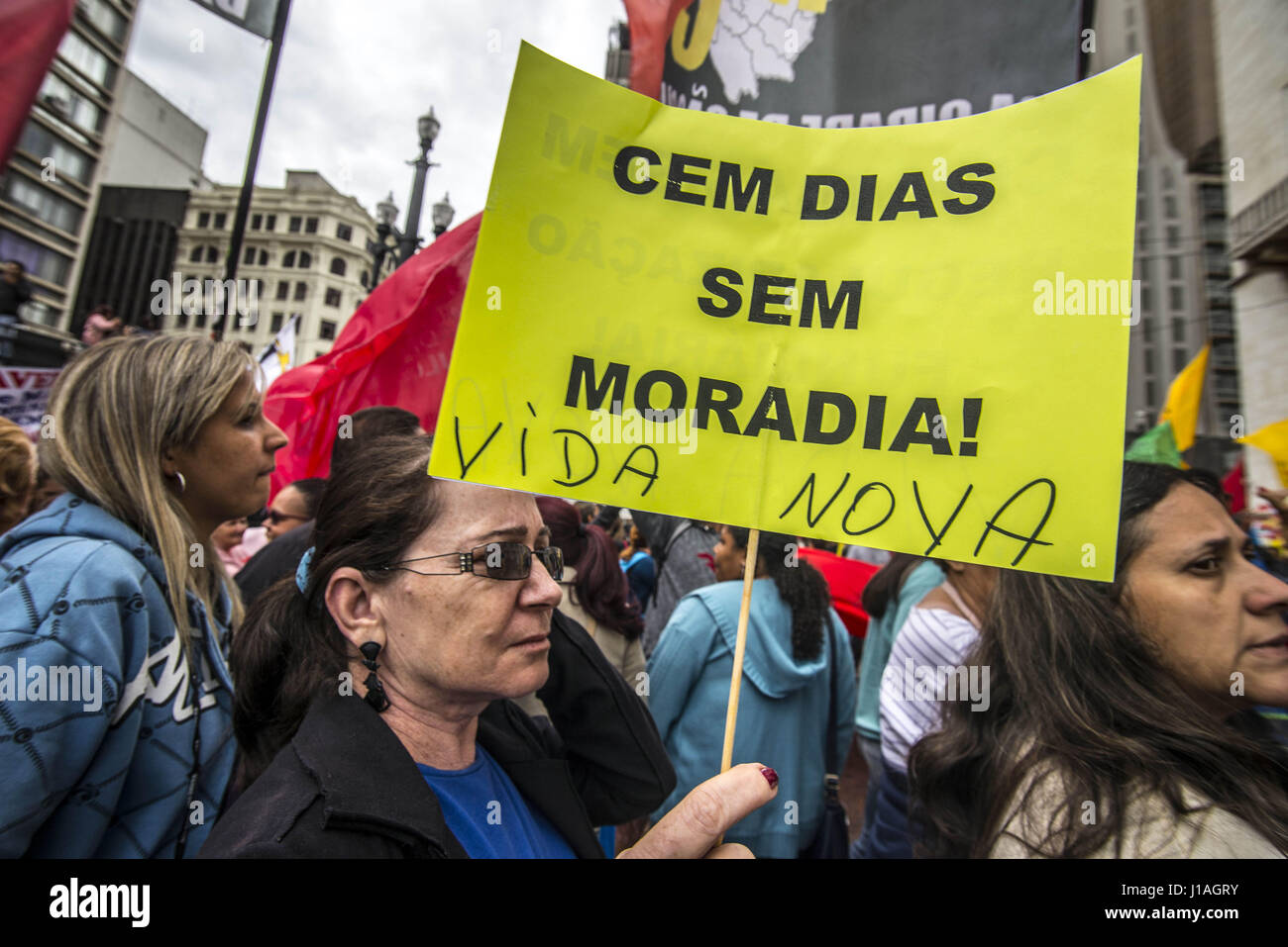 Sao Paulo, Brazil, 19th Apr, 2017. Members of struggle for housing ...