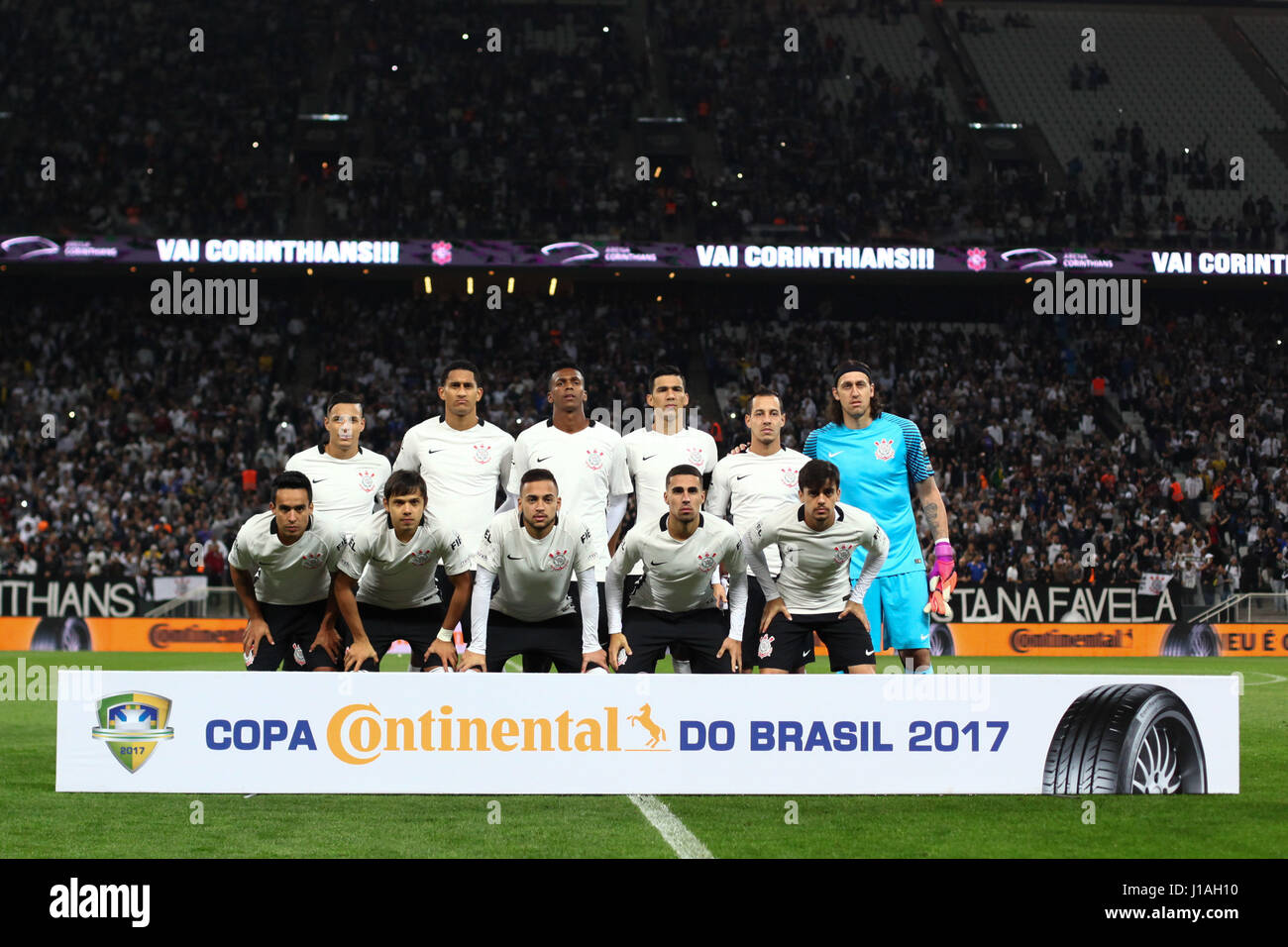 SÃO PAULO, SP - 19.04.2017: CORINTHIANS X INTERNACIONAL - Team ...