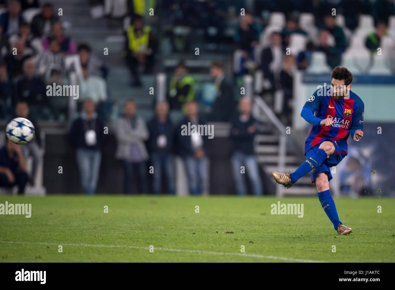 Lionel messi barcelona 2017 hi-res stock photography and images - Alamy