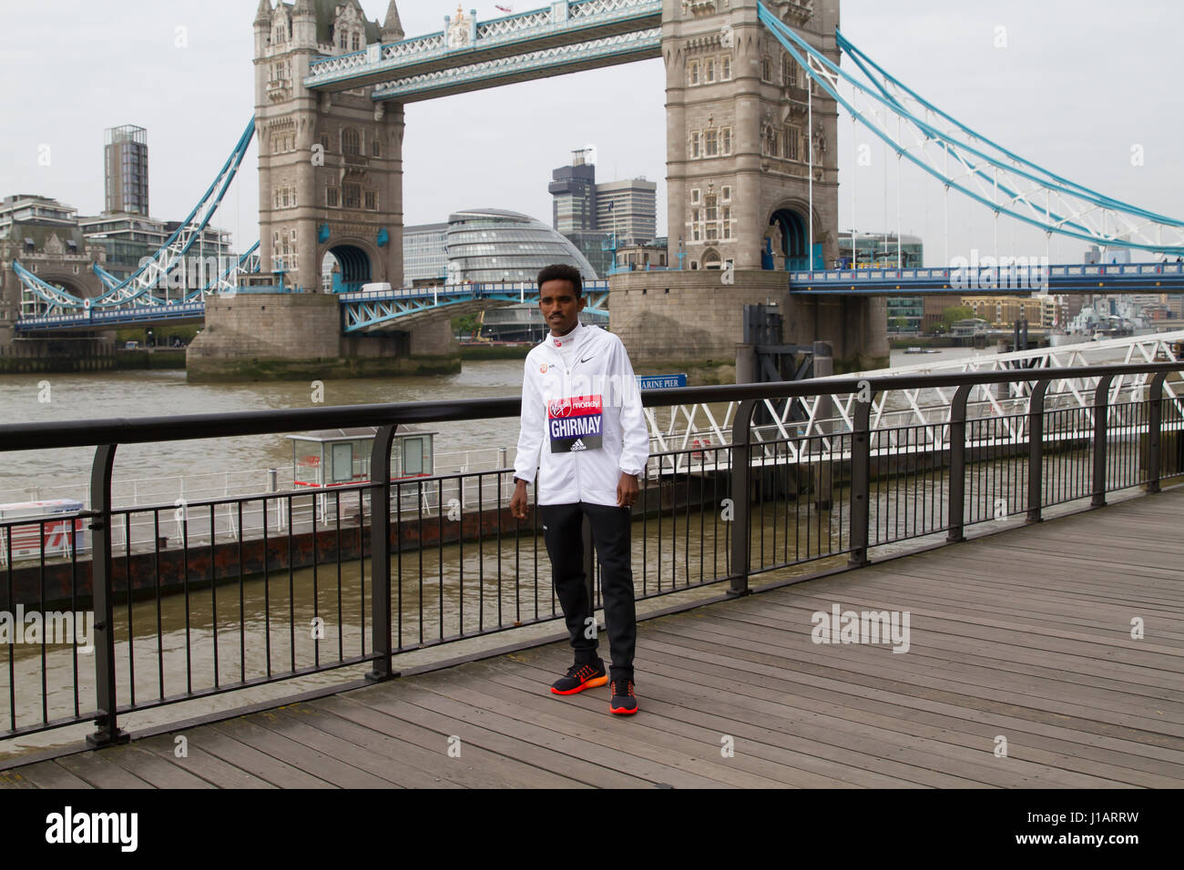 Tower Bridge, UK. 20th Apr, 2017. Virgin Money London Marathon Elite ...