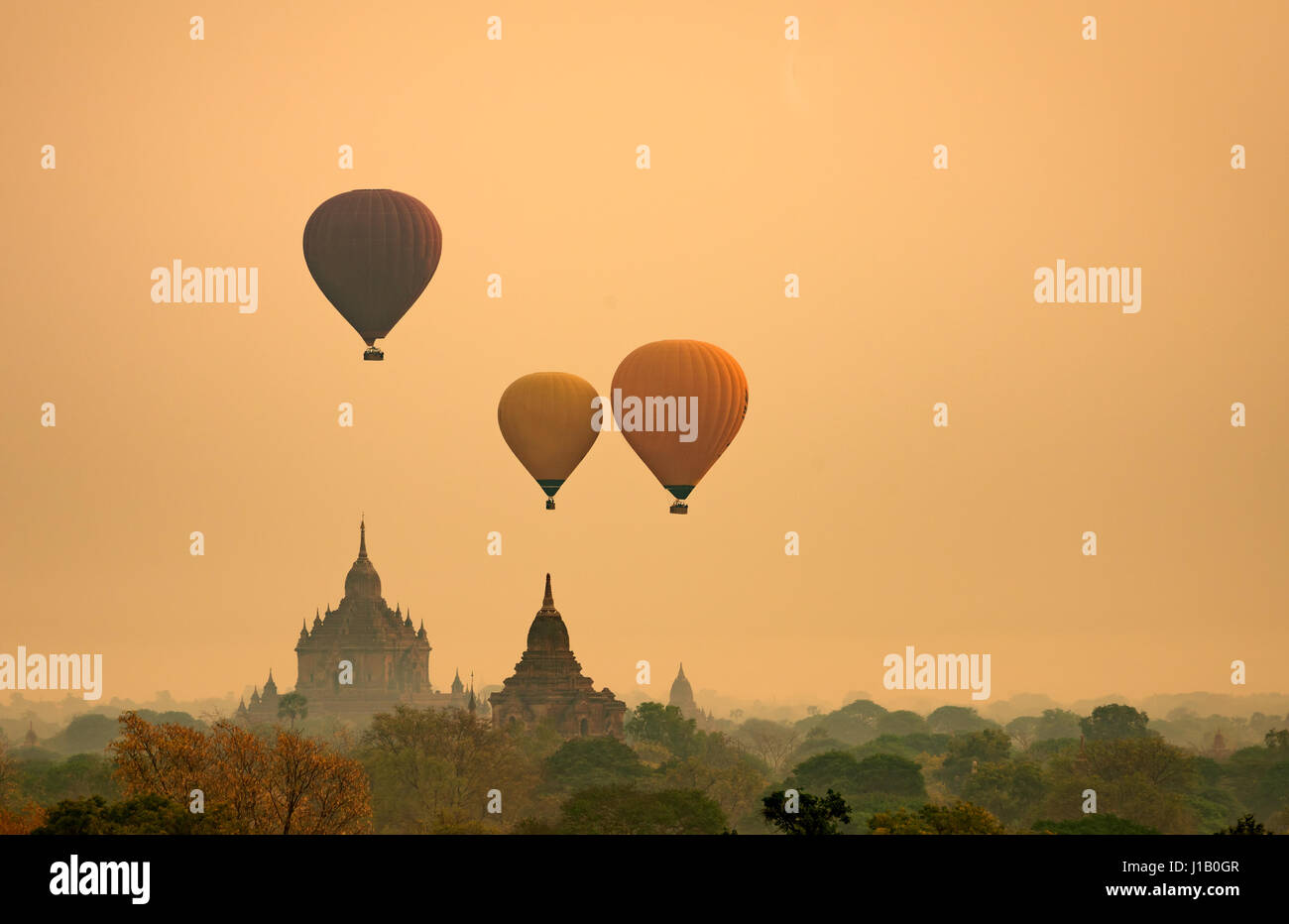 Bagan temple hot air balloon hi-res stock photography and images - Alamy