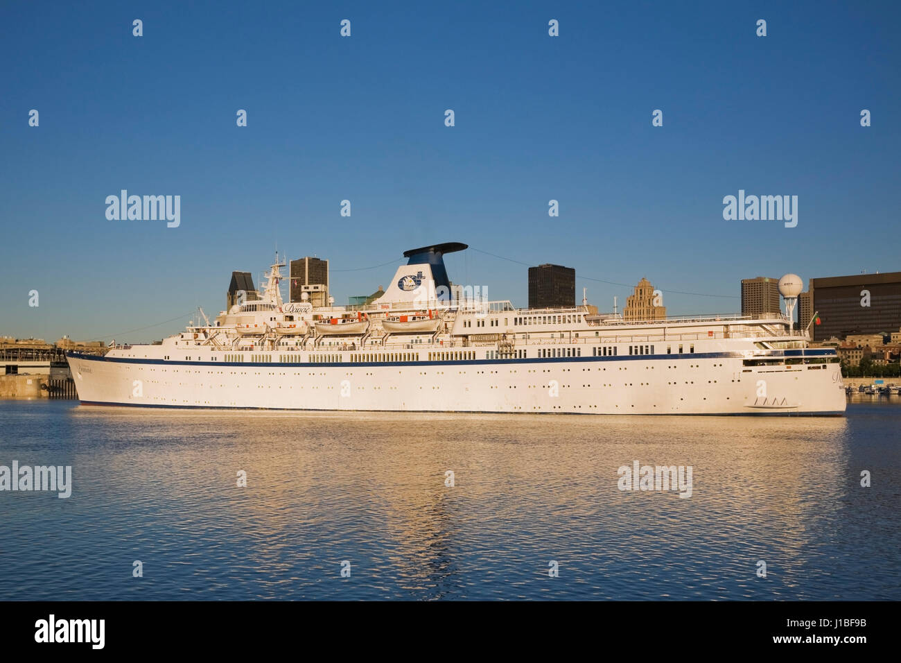 Cruise ship smoke stack hi-res stock photography and images - Alamy