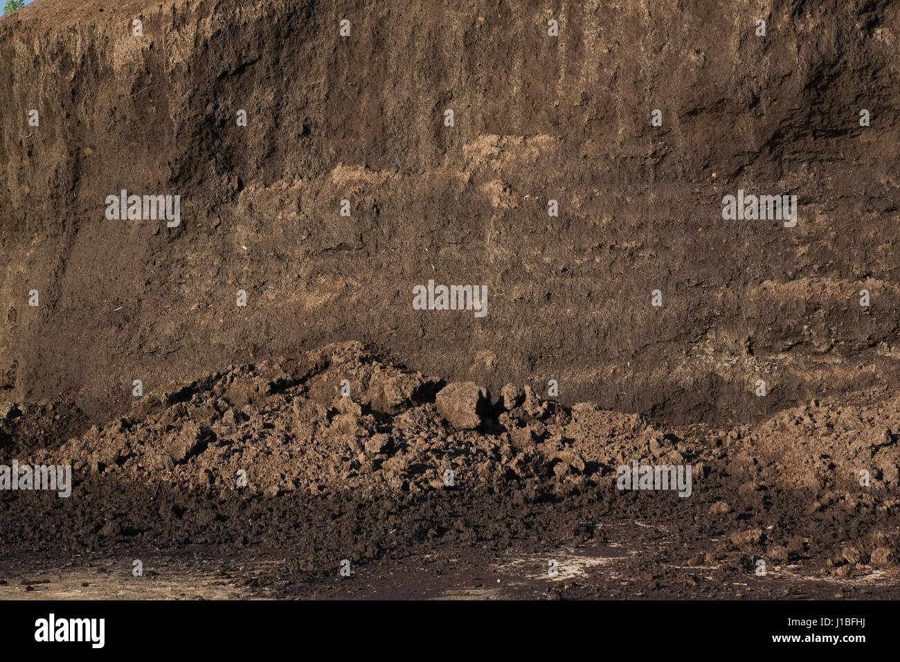 Mound of loose soil hi-res stock photography and images - Alamy