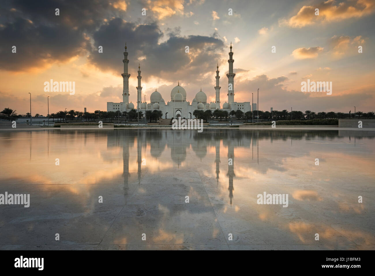 Sunset view of Sheikh Zayed Mosque Stock Photo - Alamy