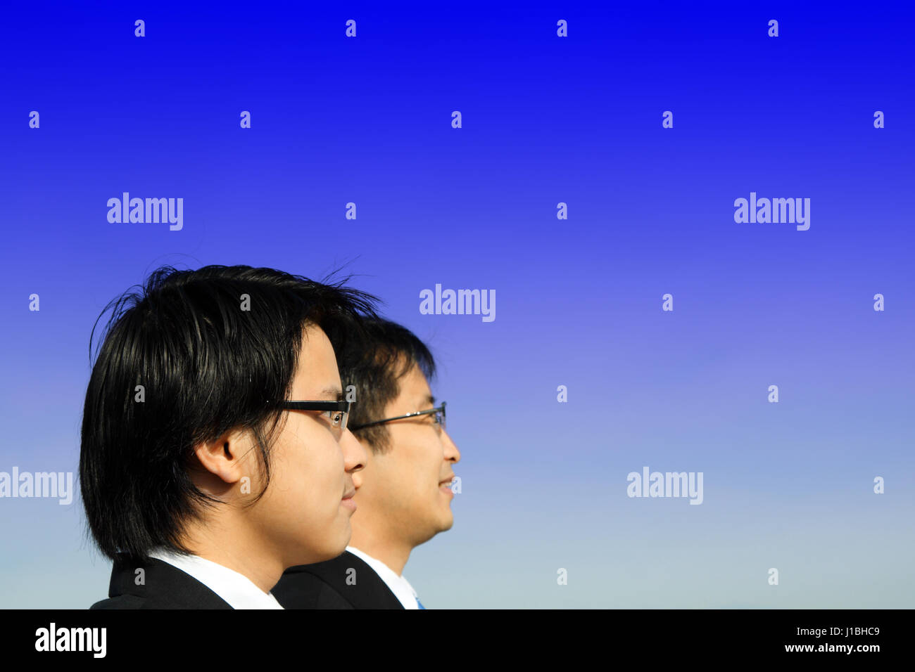 Two business partners outdoor hi-res stock photography and images - Alamy