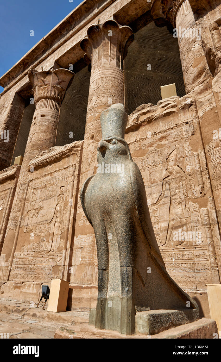 Horus statue in front of Horus Temple of Edfu, Egypt, Africa Stock ...