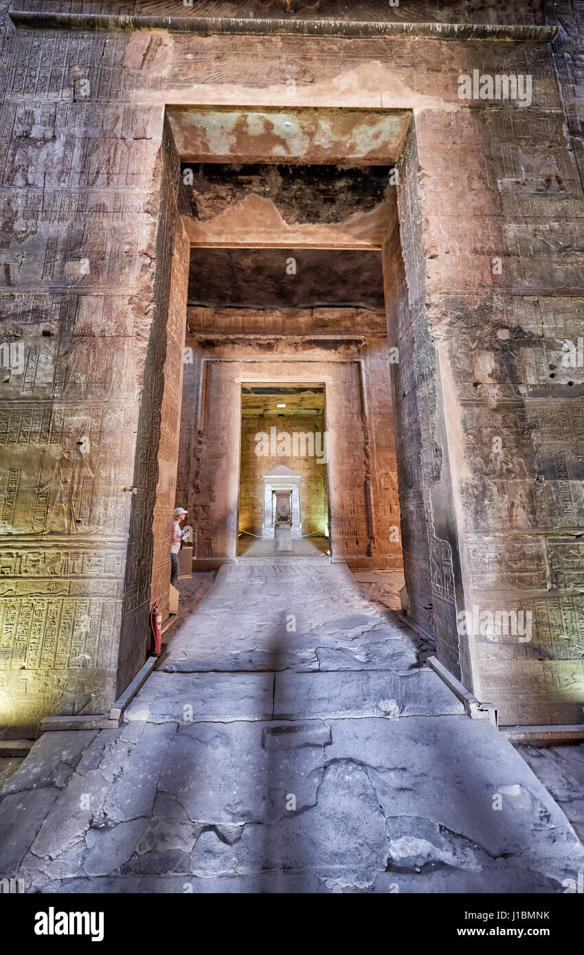 Sanctuary egypt temple hi-res stock photography and images - Alamy
