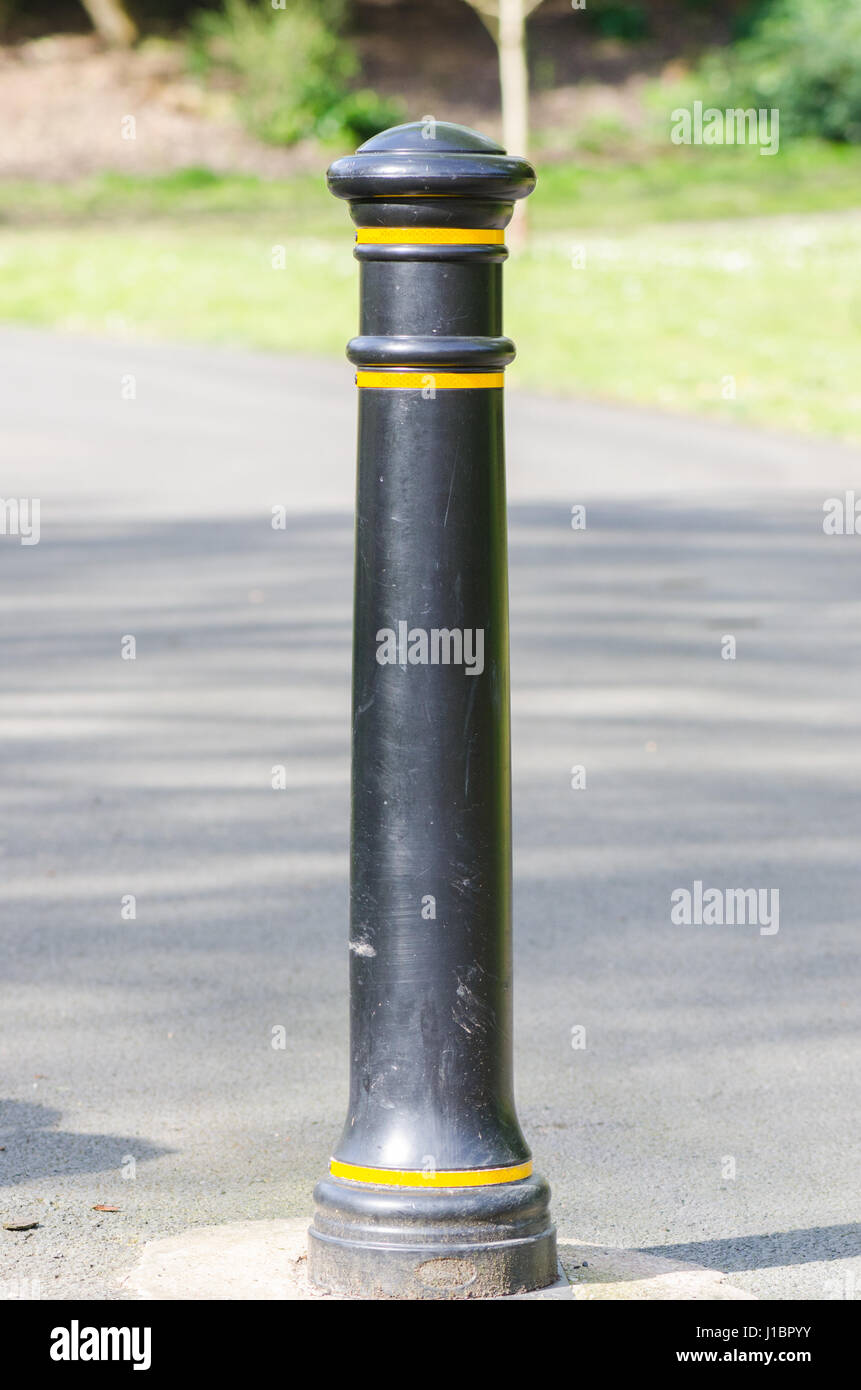 Park bollard hi-res stock photography and images - Alamy