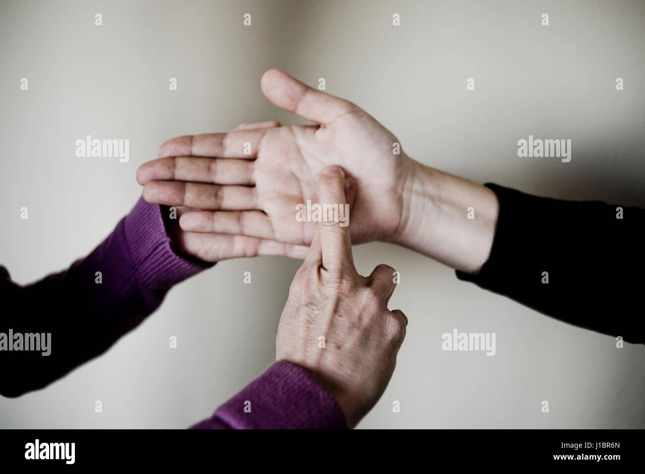 Deafblind signs language Stock Photo - Alamy