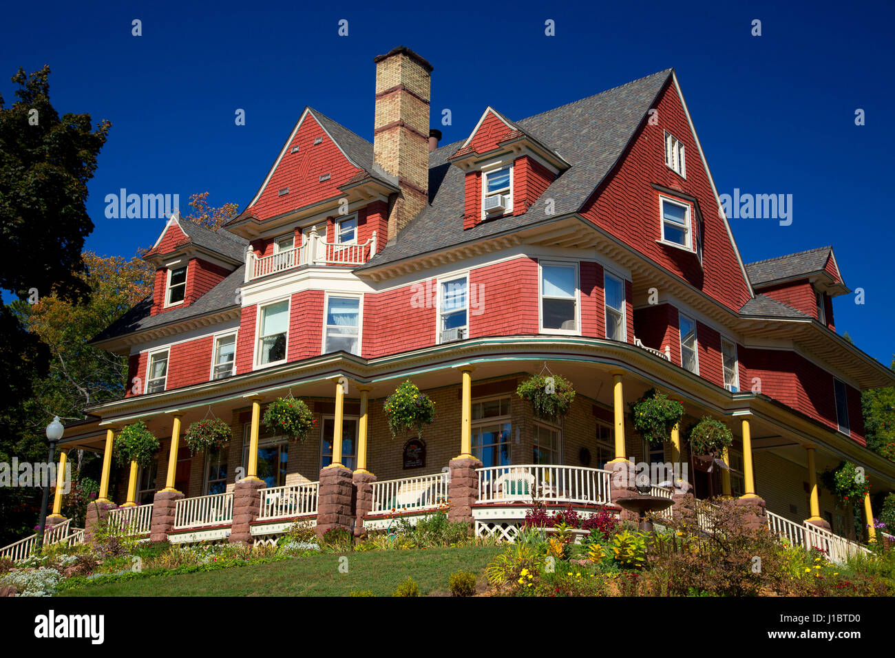 Old rittenhouse inn hi-res stock photography and images - Alamy