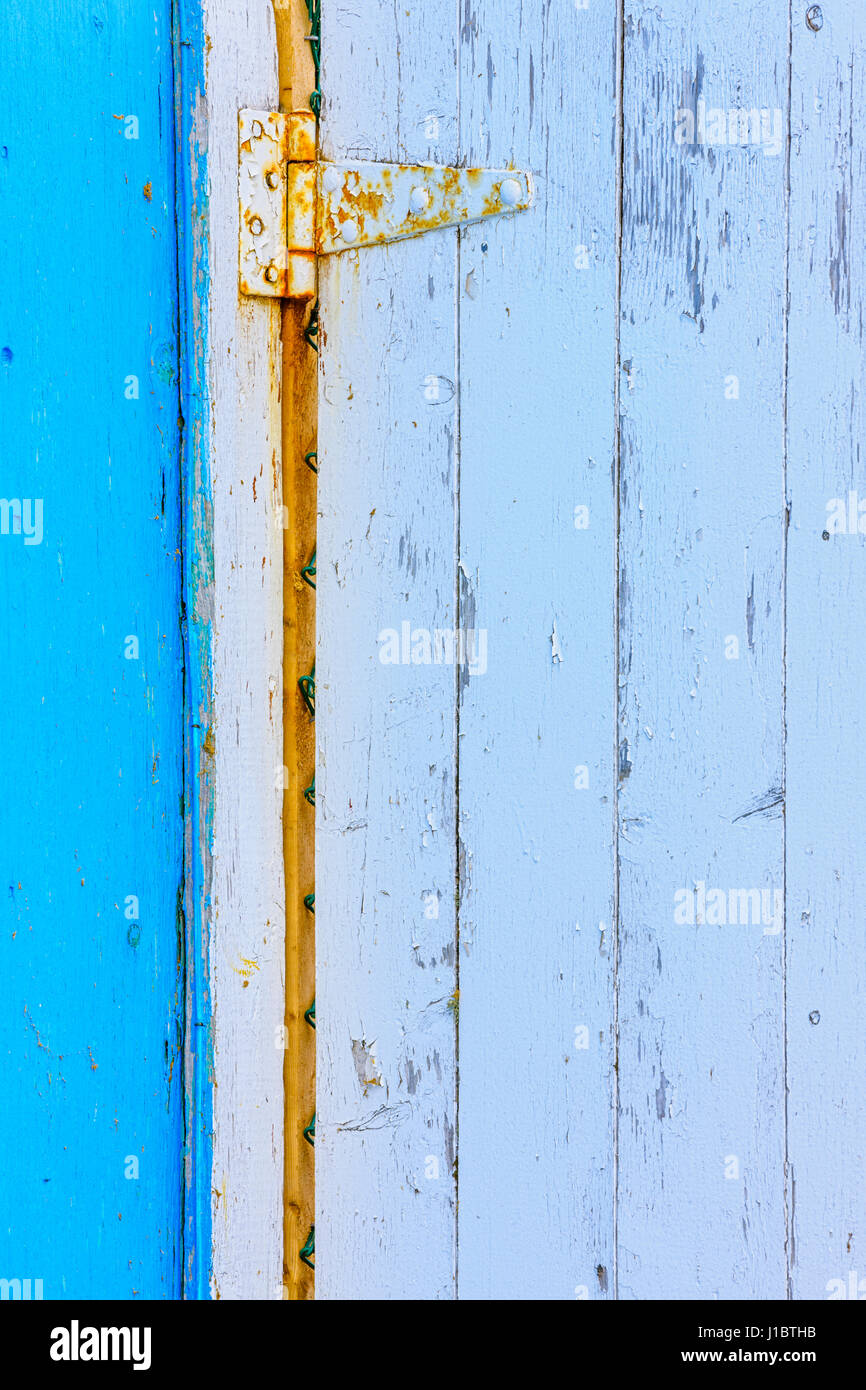White shed with blue door hi-res stock photography and images - Alamy