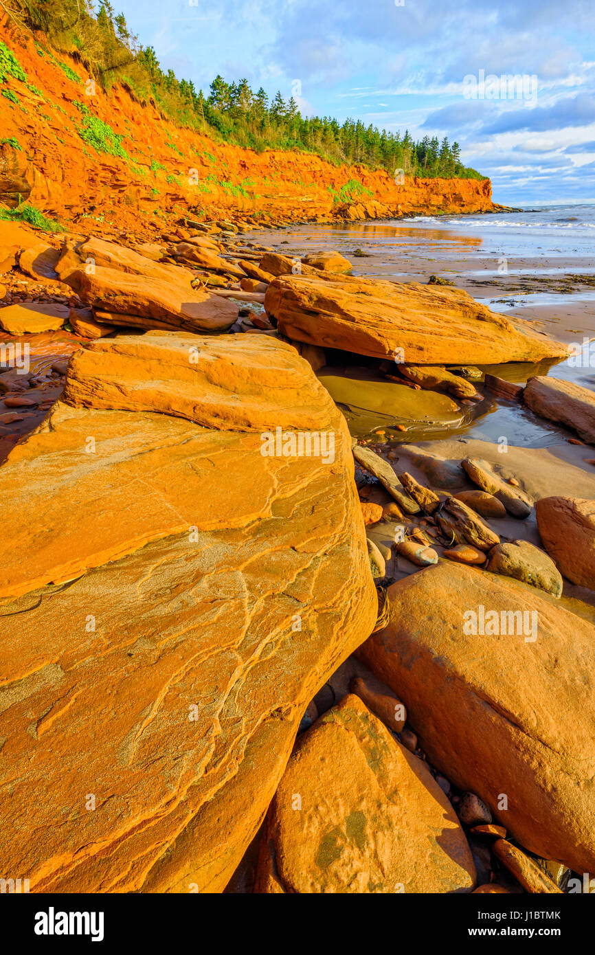 The red cliffs at cavendish beach hi-res stock photography and images ...