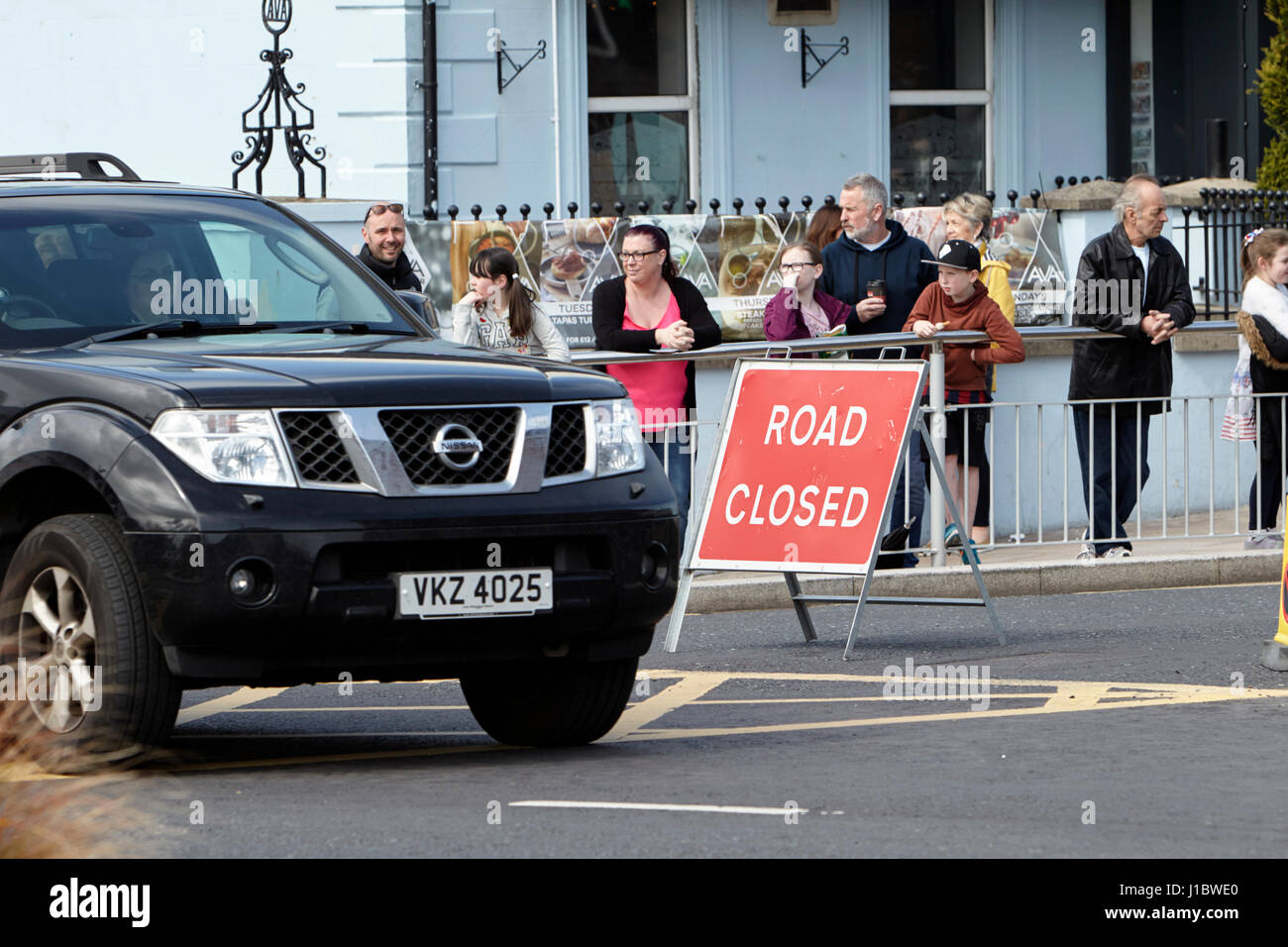 Police road closed sign hi-res stock photography and images - Alamy