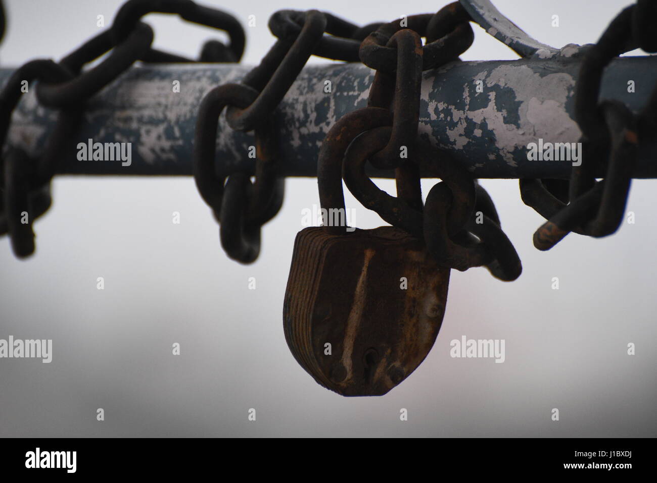 lock and chain Stock Photo - Alamy