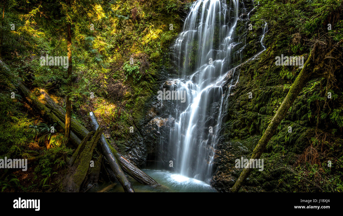 Beautiful waterfall small deep hi-res stock photography and images - Alamy