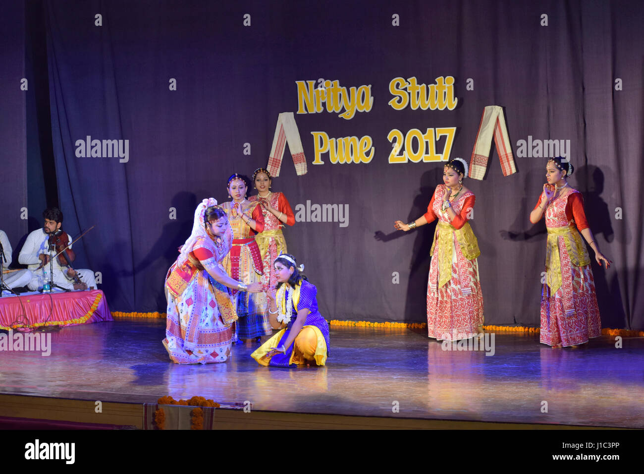 Nritya Stuti performance, Pune, Maharashtra Stock Photo - Alamy