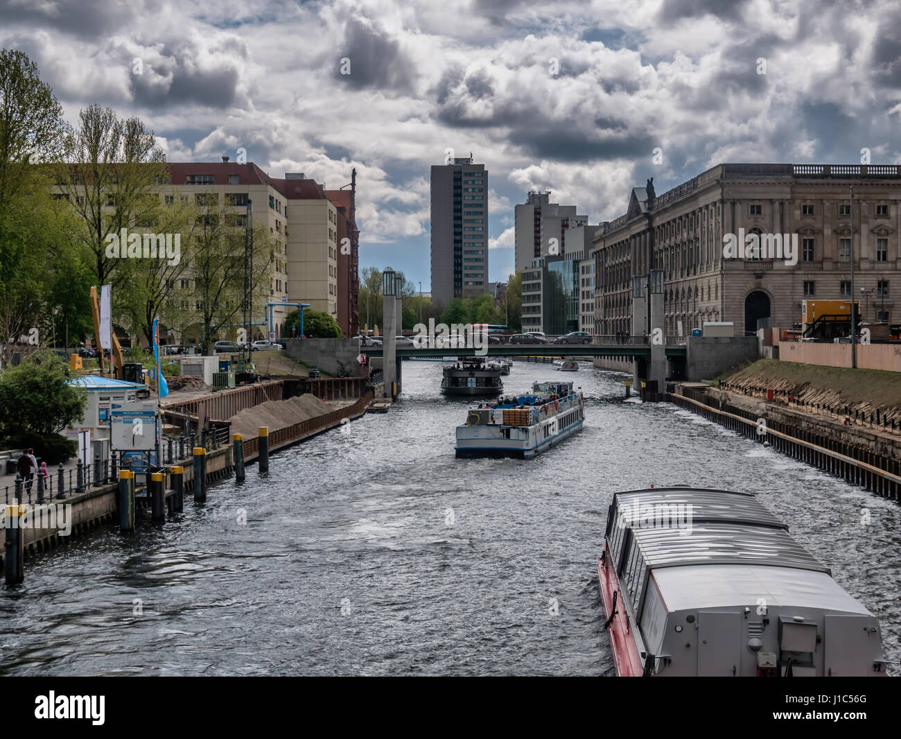 River Spree with tour boats in Berlin Mitte, Germany Stock Photo - Alamy