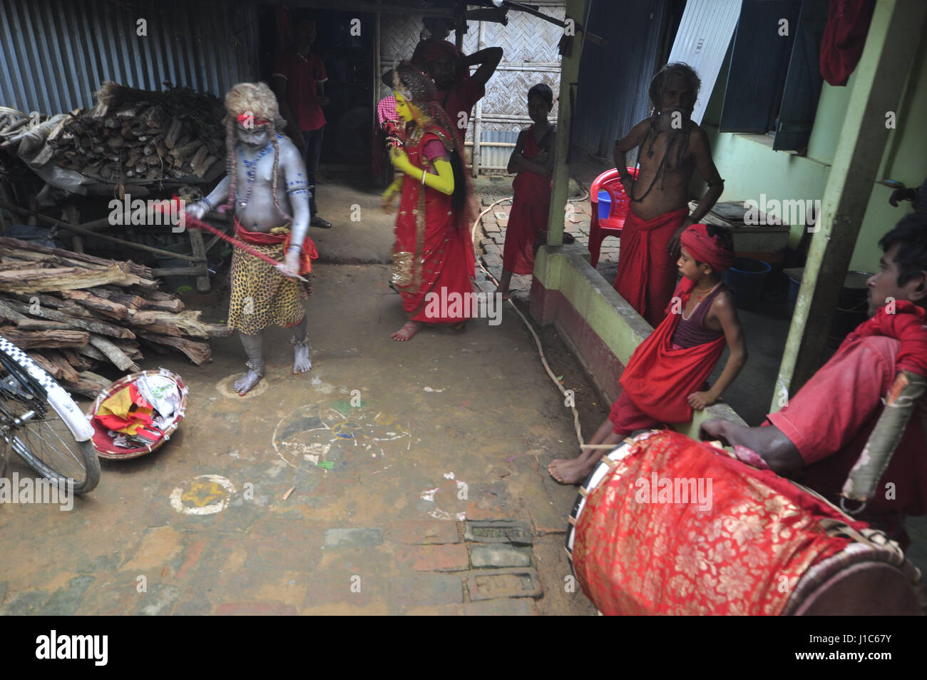 'Shiber Gajan', a traditional festival of the Hindu community - 06/04 ...