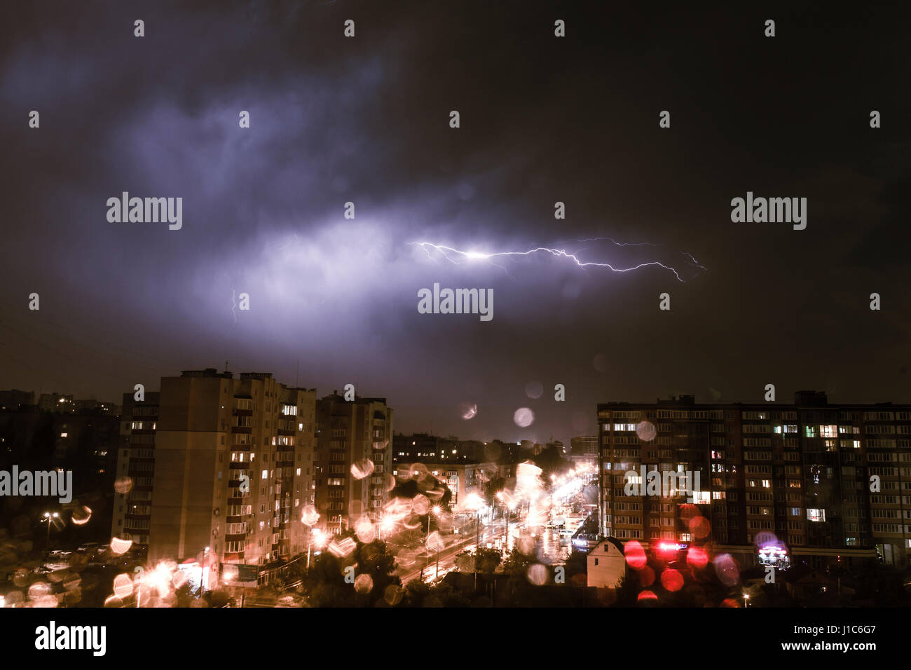 Lightning storm nighttime city hi-res stock photography and images - Alamy