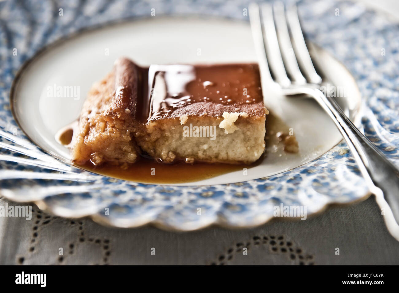 Flan plate hi-res stock photography and images - Alamy