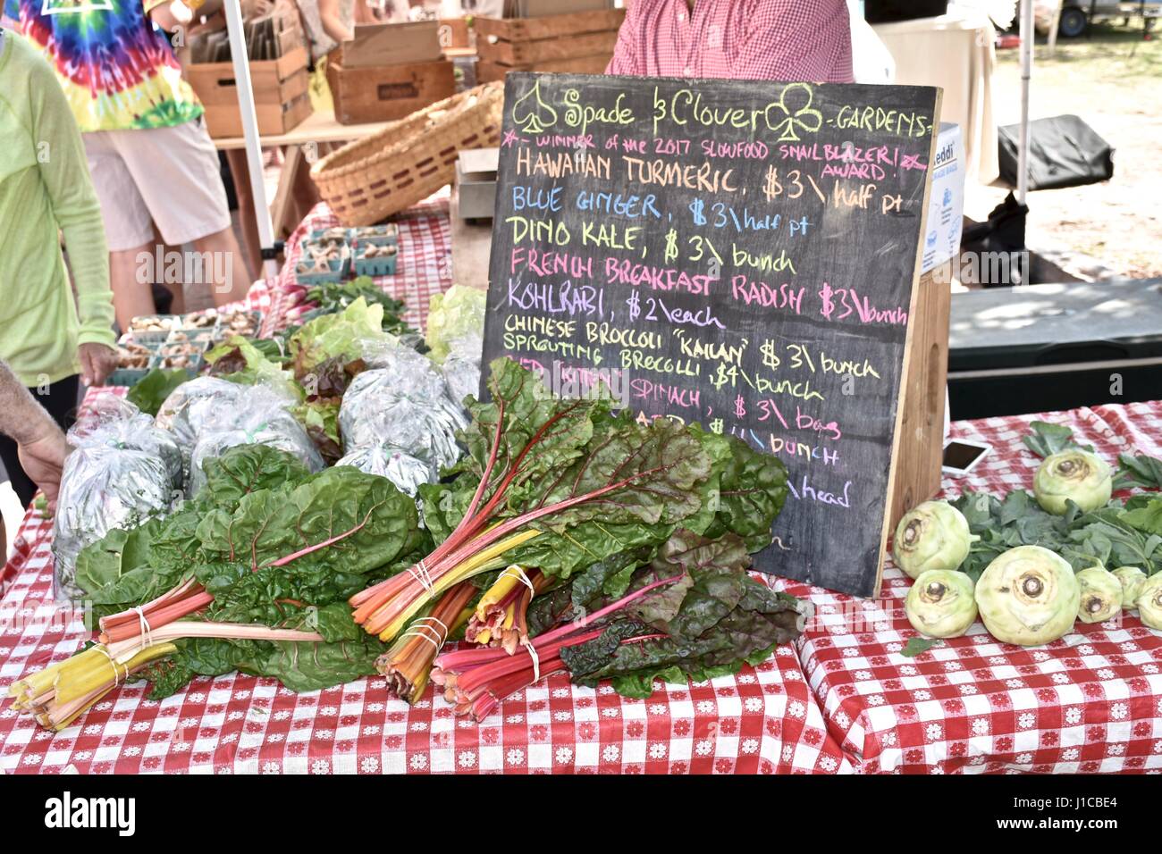 Fresh vegetable stand at the Charleston farmers market Stock Photo - Alamy