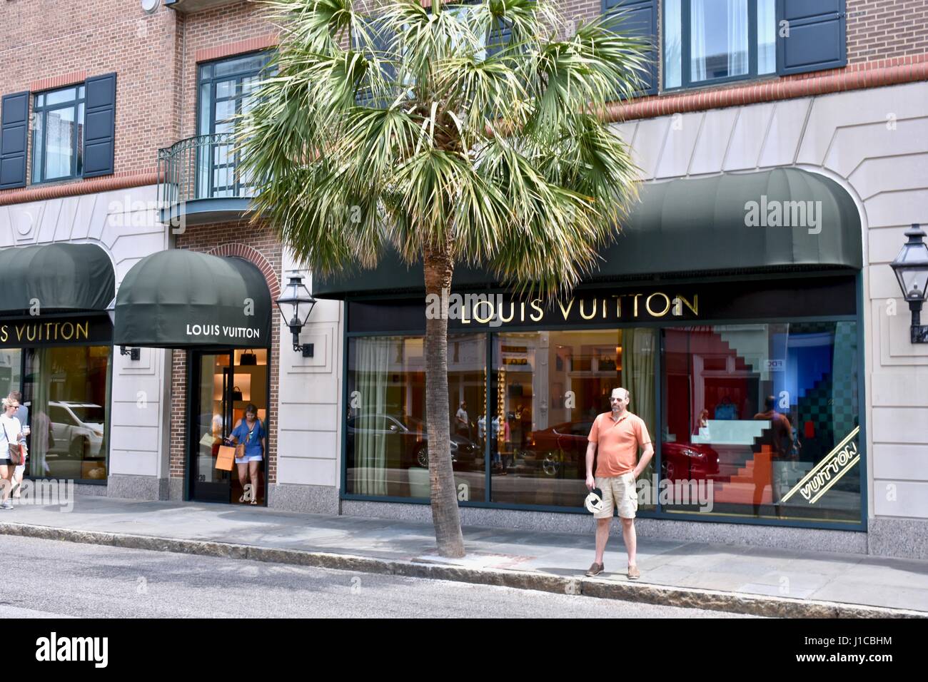 Louis vuitton storefront hi-res stock photography and images - Alamy