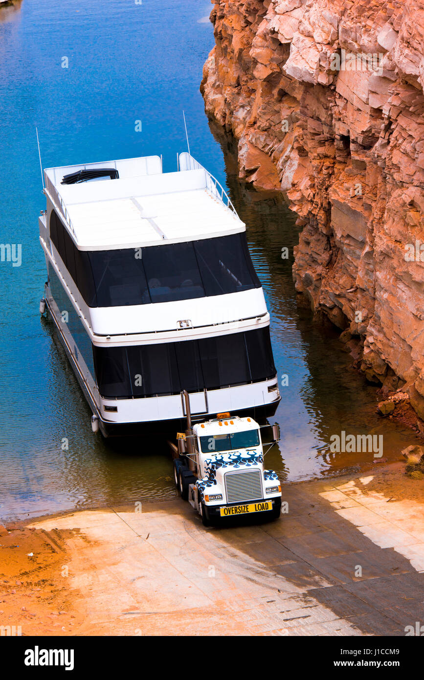 Big white classic rig semi truck take out the bid contemporary boat ...