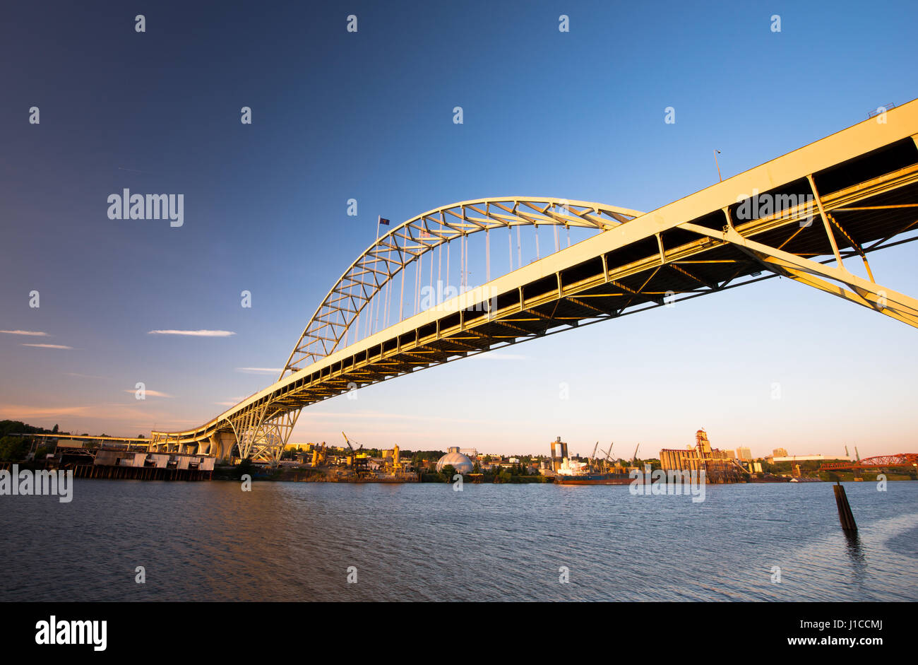 Fremont Bridge with the largest arch in America Portland Oregon ...