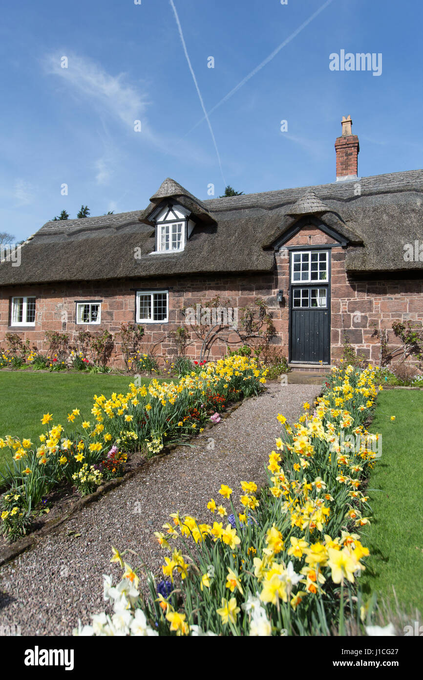 Burton village on wirral peninsula hi-res stock photography and images ...