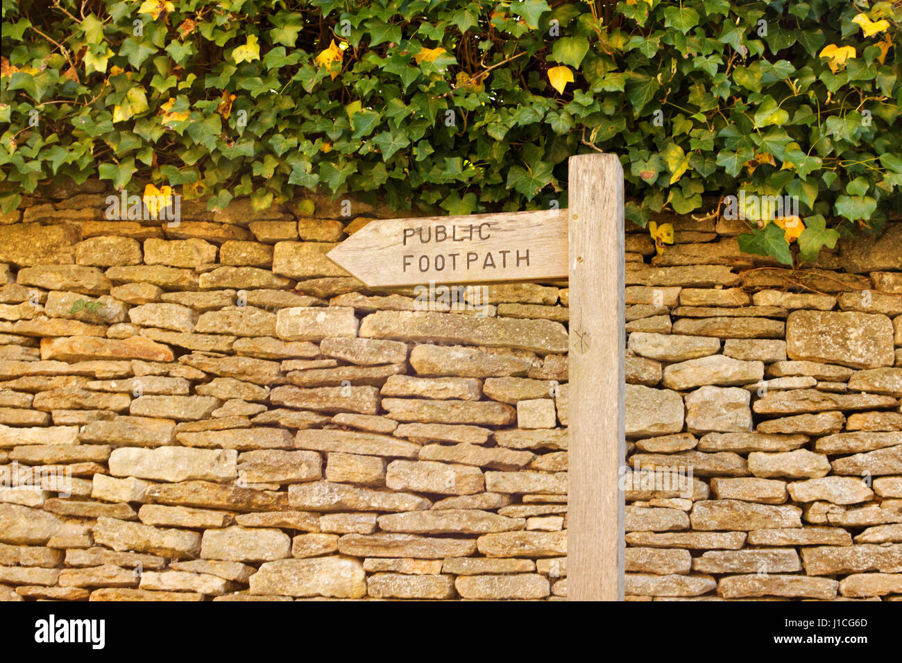 Footpath symbol hi-res stock photography and images - Alamy