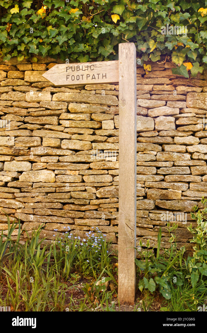 Footpath symbol hi-res stock photography and images - Alamy