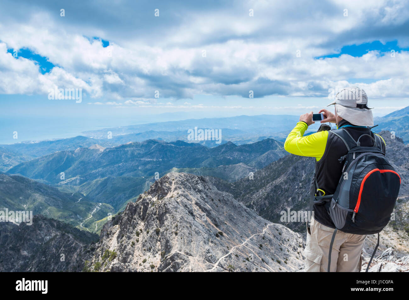 Taking shots hi-res stock photography and images - Alamy