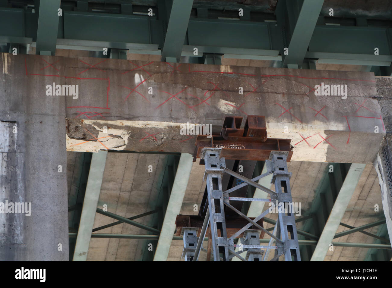 infrastructure - Rust and damage to the Brent Spence Bridge that ...