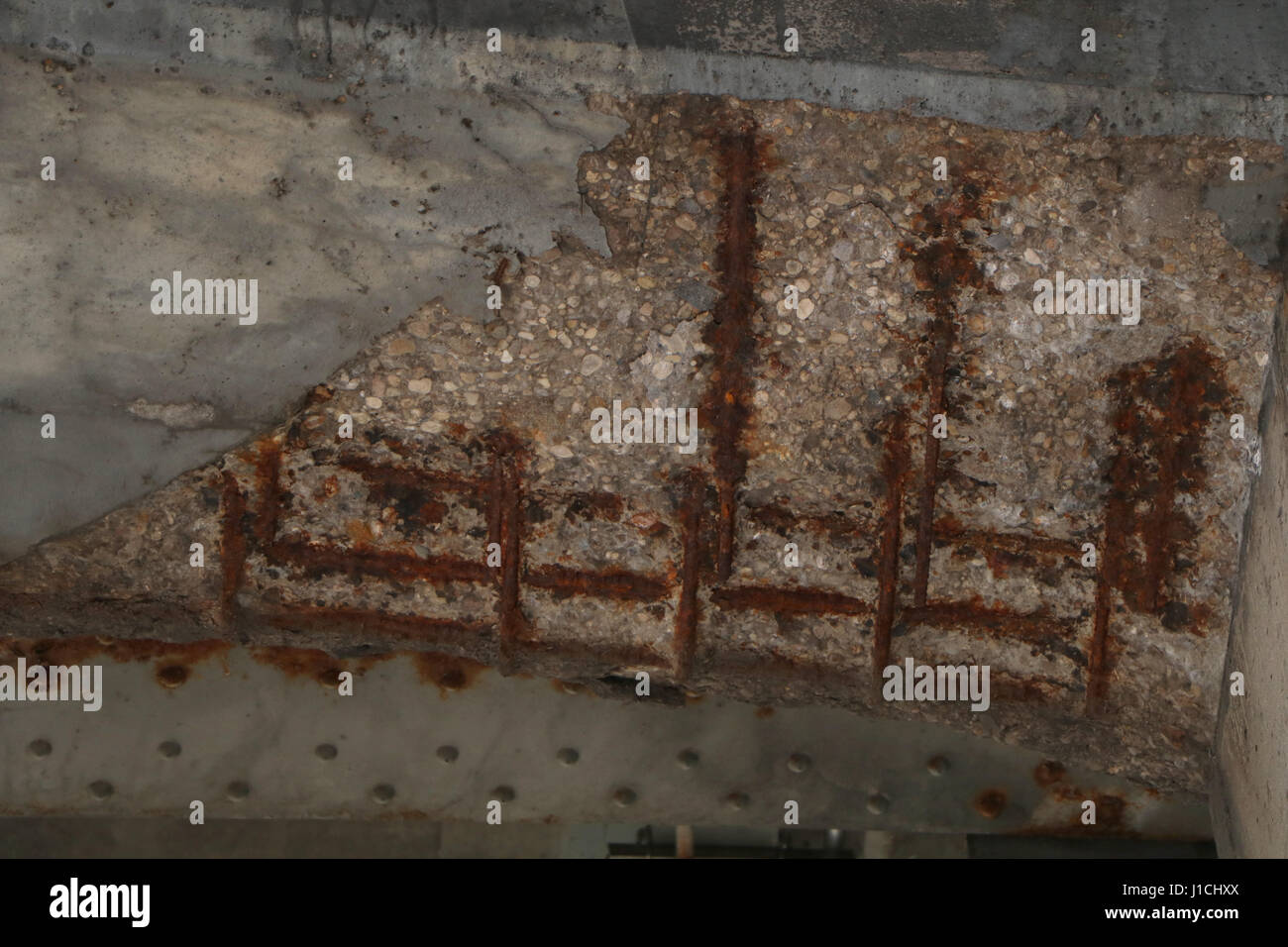 infrastructure - Rust and damage to the Brent Spence Bridge that ...