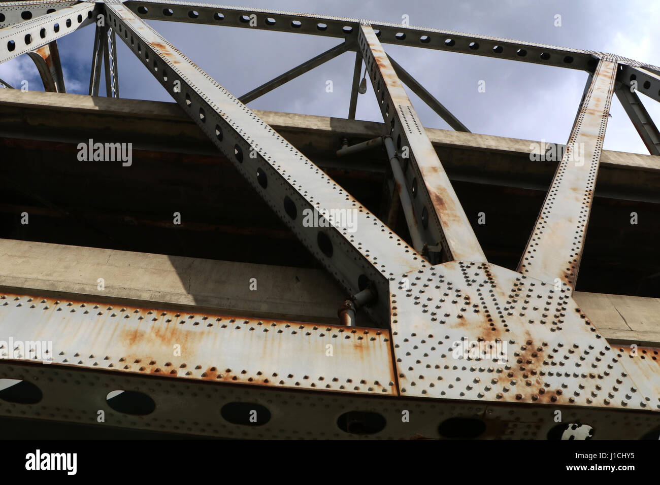 infrastructure - Rust and damage to the Brent Spence Bridge that ...