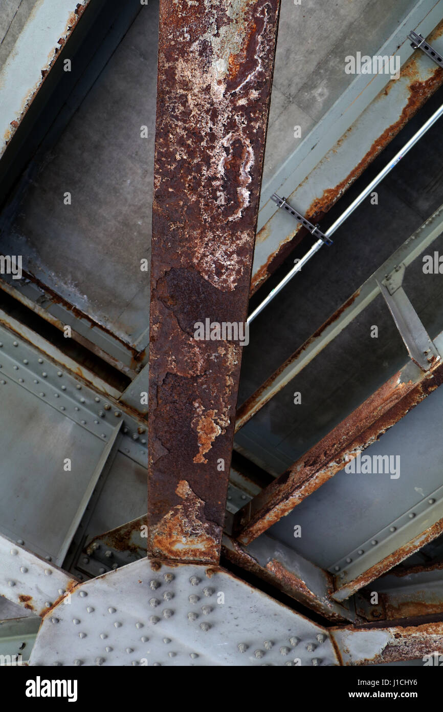 infrastructure - Rust and damage to the Brent Spence Bridge that ...