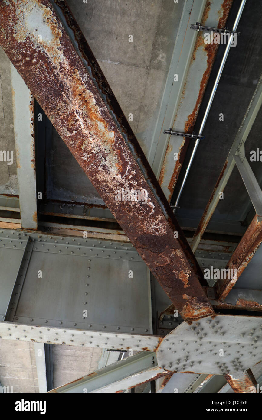 infrastructure - Rust and damage to the Brent Spence Bridge that ...