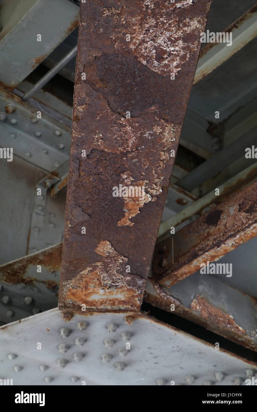 infrastructure - Rust and damage to the Brent Spence Bridge that ...