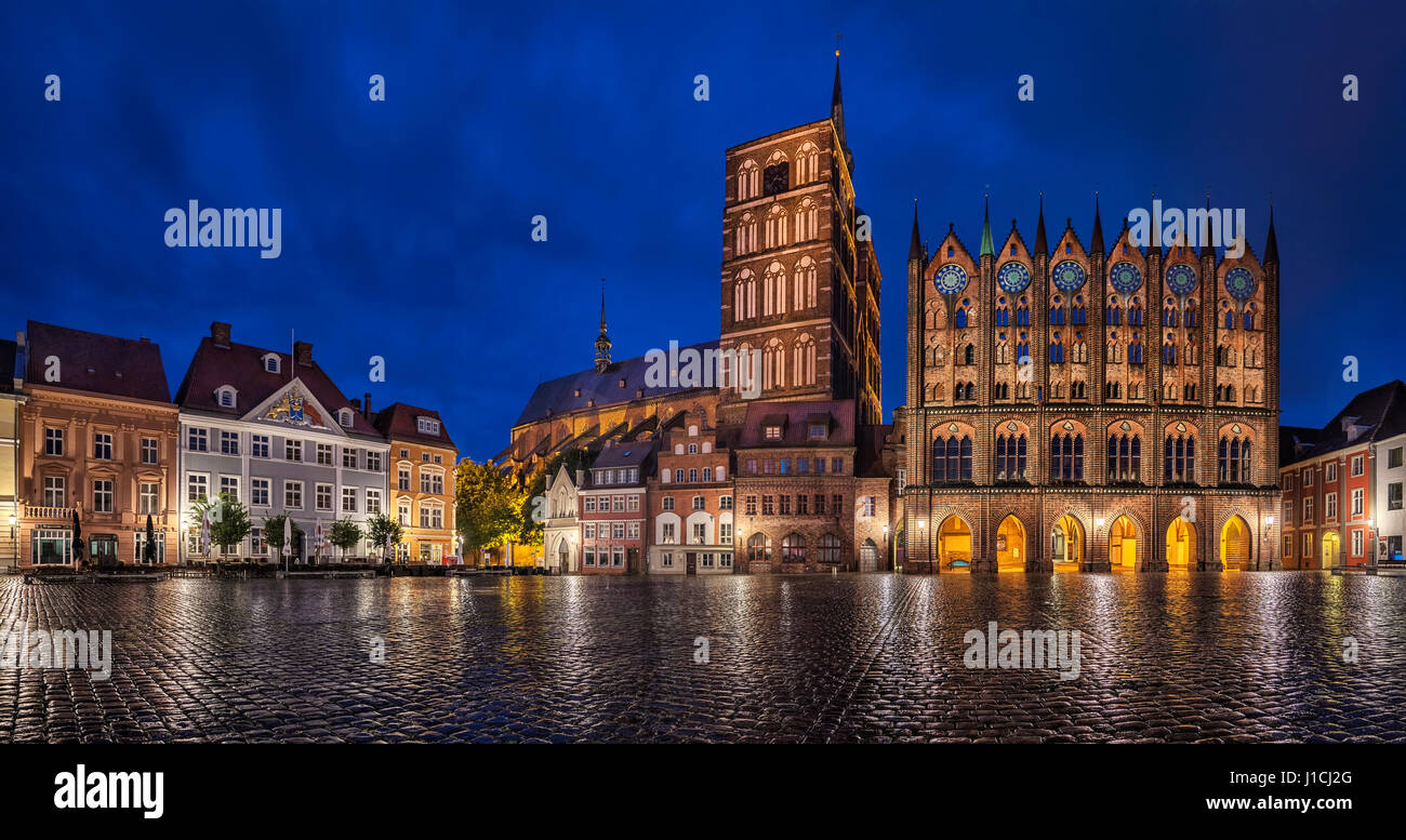 Stralsund alter markt hi-res stock photography and images - Alamy