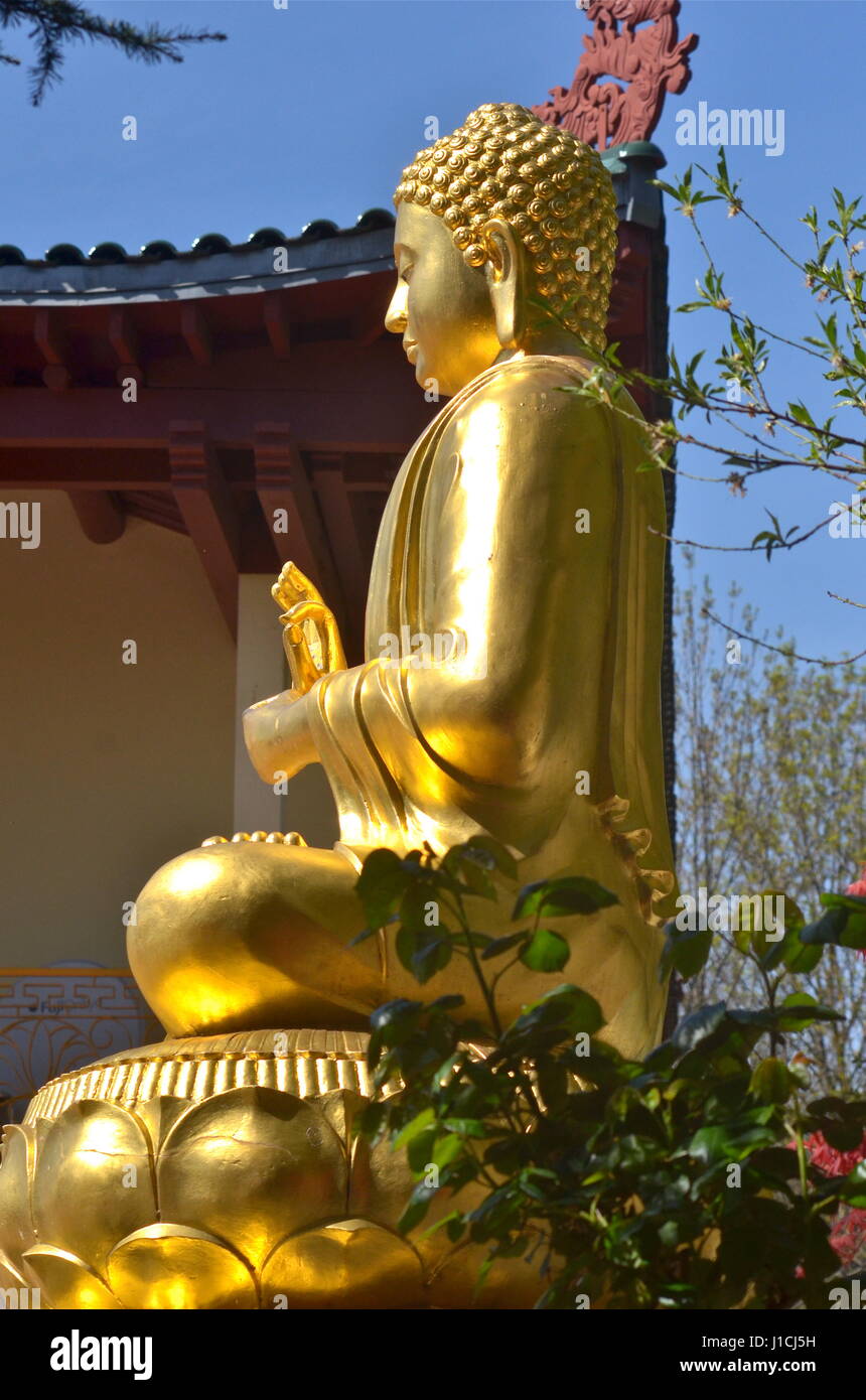 The Tien Minh Pagoda: an insolit buddhist sanctuary in the capitale of ...